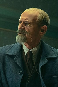 Sir Reginald Hargreeves - Gallery | TVmaze