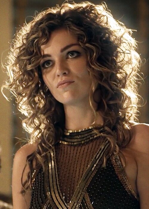 Adult Selina Kyle / Catwoman Image #479317 | TVmaze